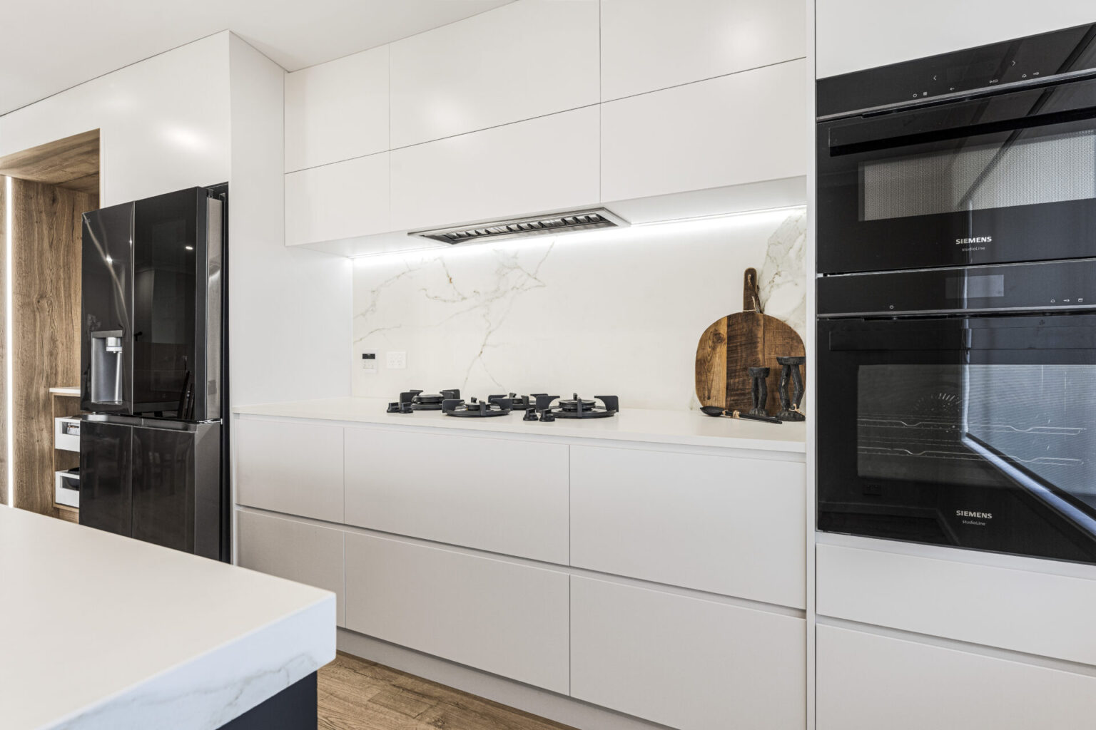 MANHATTAN CHIC - Vogue Kitchens